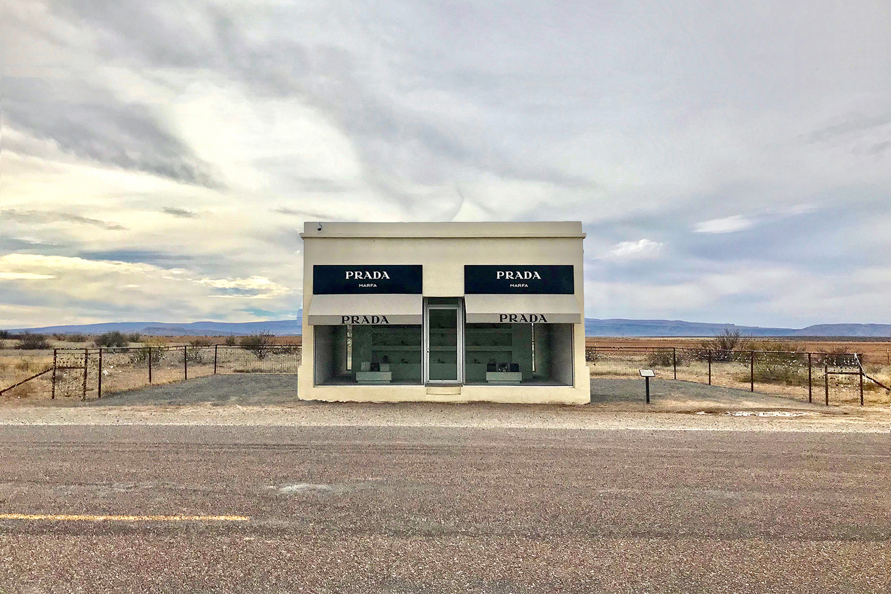 Prada Marfa: Die Wüste trägt Prada in West-Texas